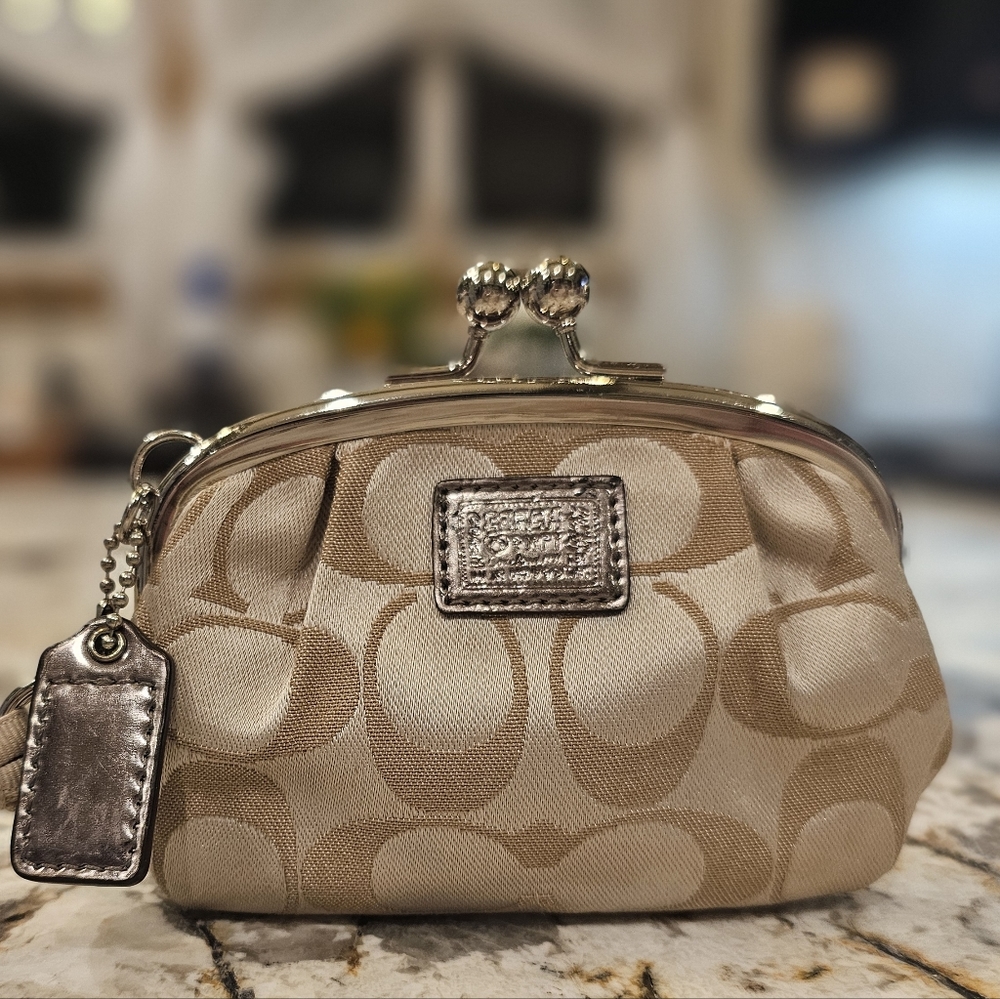 Coach Kisslock Pouch - Gem